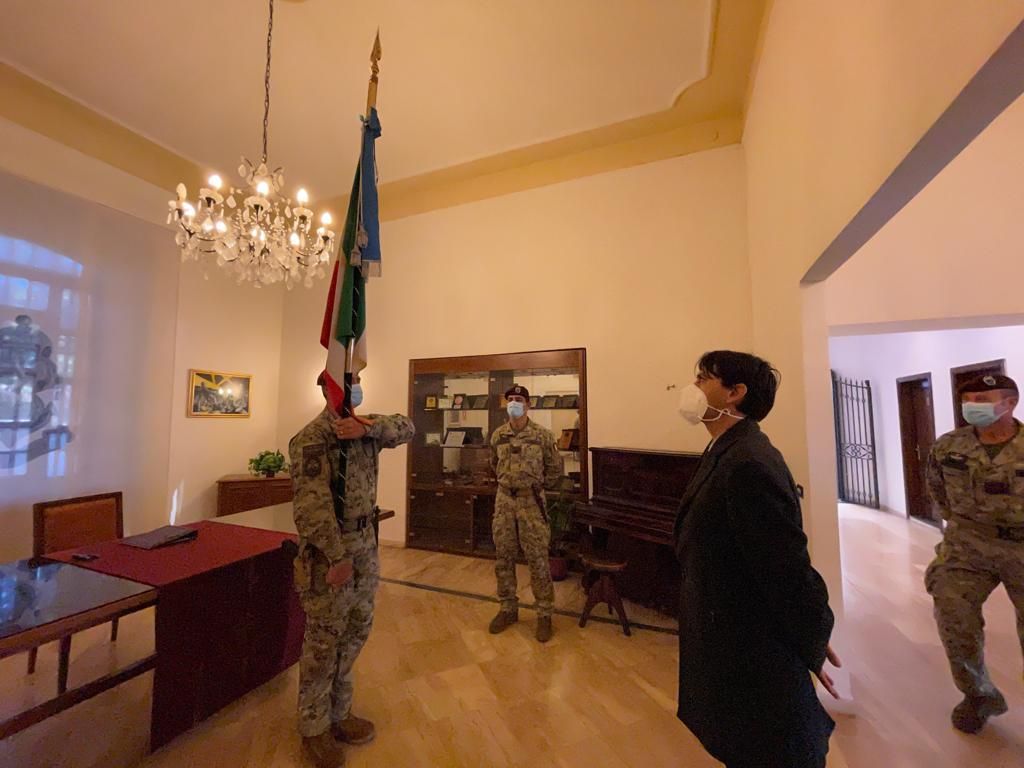 L'onorevole Potenti in visita al 185° Rgt. RAO "Folgore" - Livornopress ...