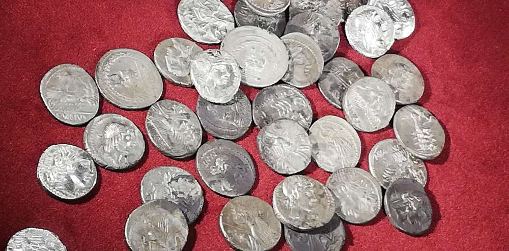 “Il tesoretto di Suese”, 175 denari in argento di epoca romana ...